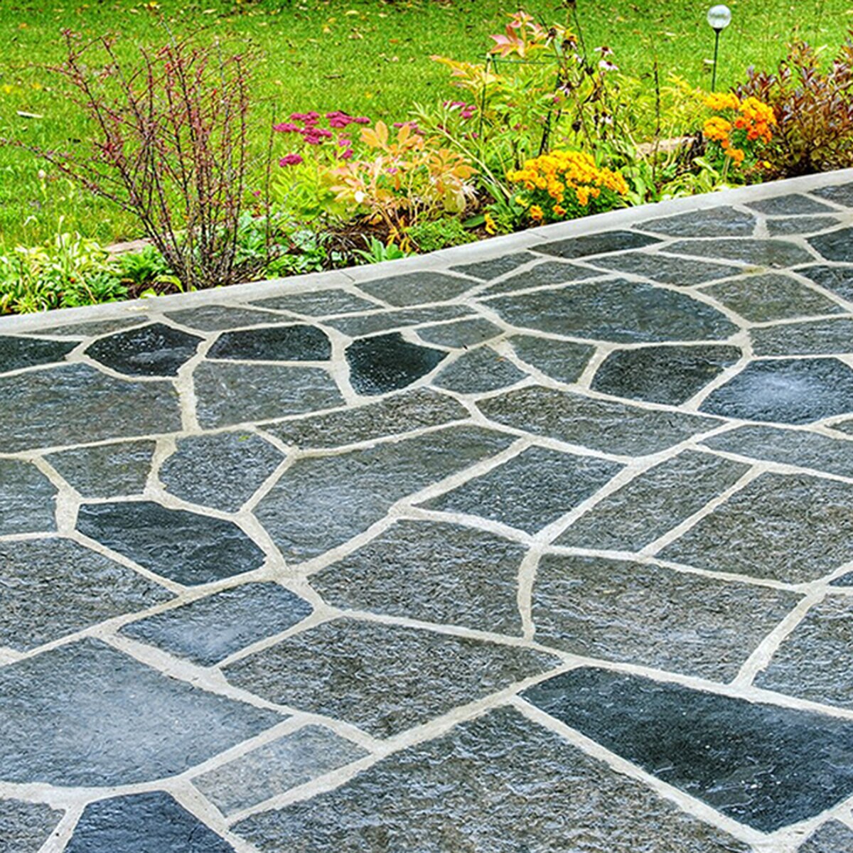Flagstone Black Limestone Irregular 2 in | SiteOne CA