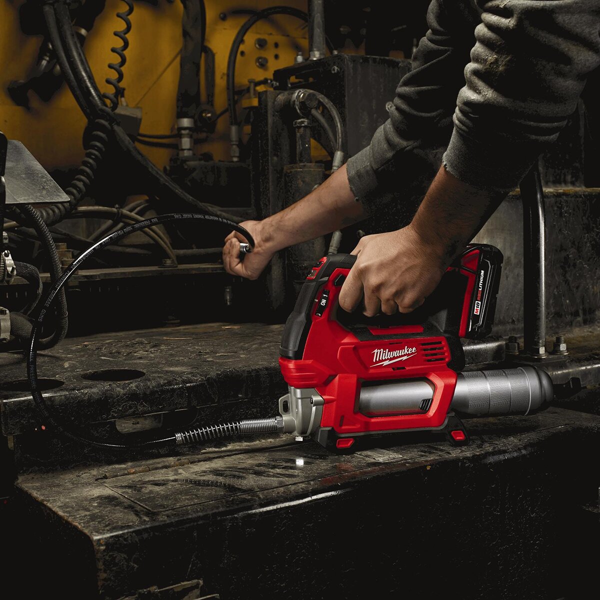 Milwaukee M18 2-SPD Grease Gun - 2CT Kit | SiteOne CA