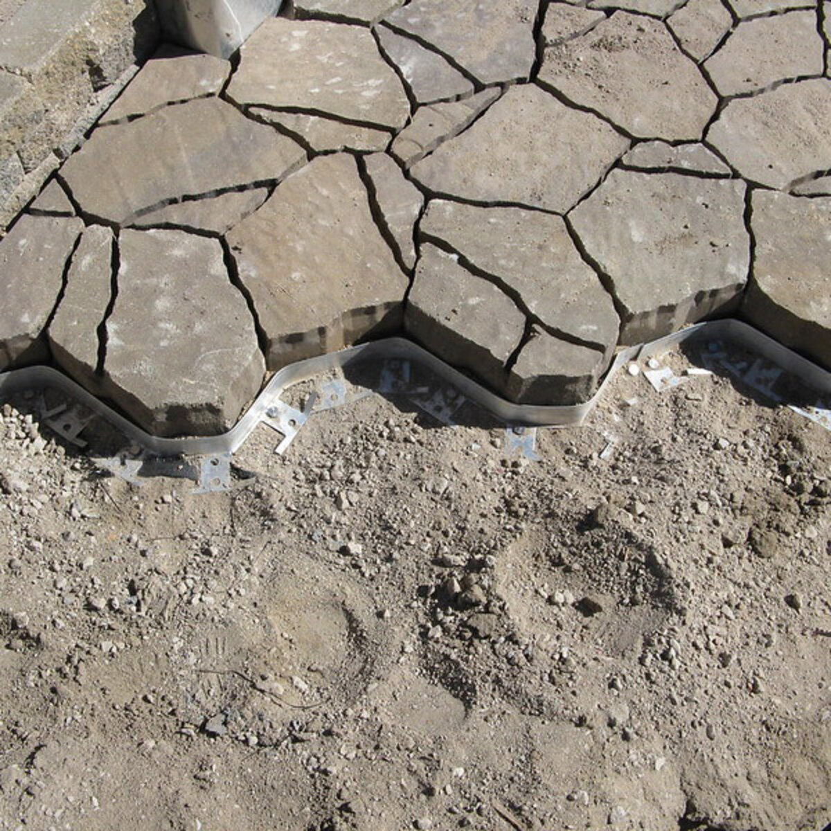 Permaloc BrickBlock Accutrac Aluminum Paver Restraint Mill Finish 0.075 ...